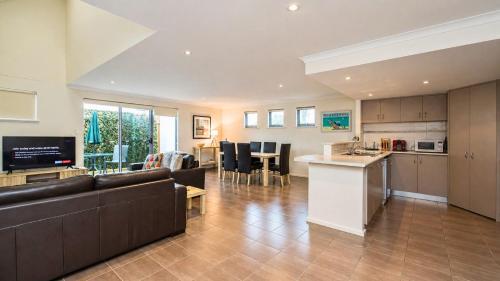 Escape To The Cape - Unit 15 At Cape View Resort - Dunsborough