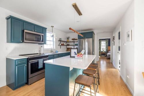Bungalow Wharf - Lower Village And 1 Mile To Beach - Kennebunk, ME