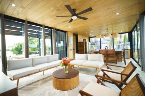 Santosha Villa - Placencia