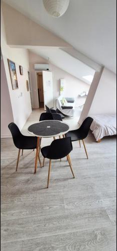 Appartement Spacieux Proche Centre, 2ᵉ Etage Sans Ascenseur, Without Lift - Épernay