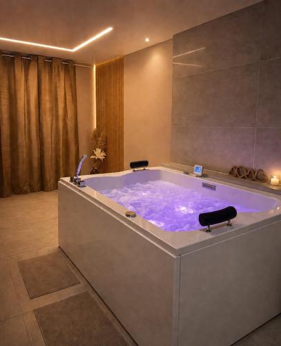 Donjon Des Sens - Suite Avec Spa - 10 Min De Metz - Metz