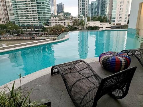 Lerfostaycation At Novotel Suites At Acqua - Makati