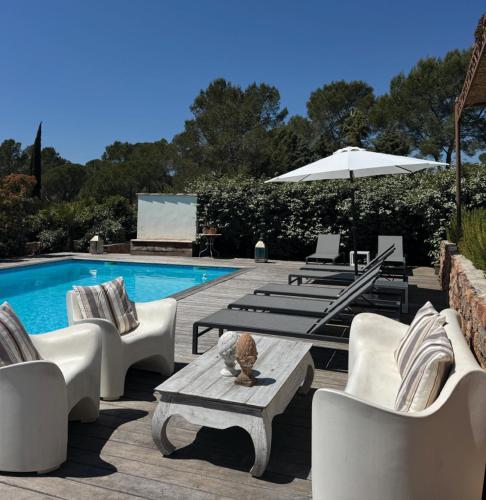 La Julaulou 1 Chambre Dans Villa De 180m2 Avec Piscine Et Petit Dejeuner - Fréjus