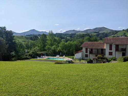 T3 Proche D'espelette Dans Domaine Avec Piscine - Espelette