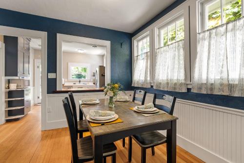 Elizabeth Page House - Charming & Modern Bungalow Home - Springfield