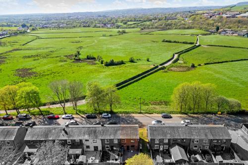 Panoramic Sunset Views - Free Parking & Sleeps 5 - Rochdale