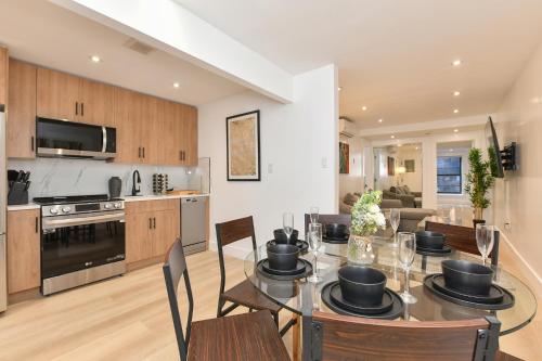 The New York Minute Apt -3 Bedrooms -Sleeps 13 - New York City
