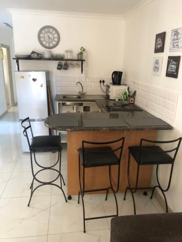 Affordable 3-bedroom Private Flat With Wi-fi - Cape Town