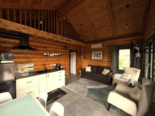 The Log Cabin - Rotorua