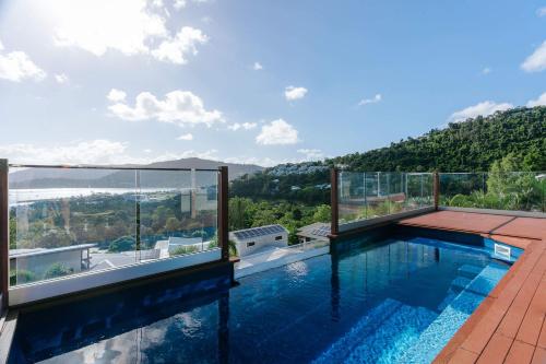 Nautilus On Nara - Spacious Airlie Beach Holiday Home With Ocean Views - Airlie Beach