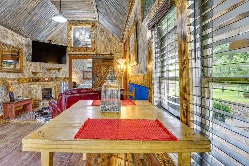 Walk To Granbury Square & Beach! 'Texas Cottage' - Granbury, TX