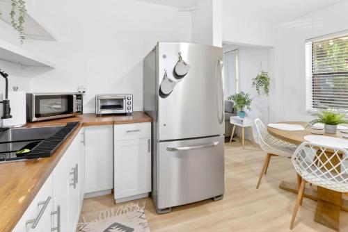 1br Sunny Isles Getaway With Parking - North Miami Beach, FL