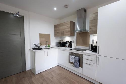Stylish Stay For 4 - Parking - Private Patio - Chatham