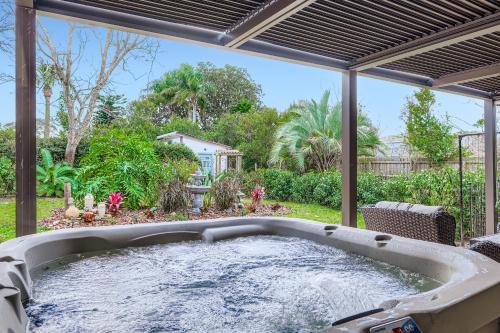 Tropical Pergola Glow By Skyrun Jacksonville - Jacksonville Beach, FL