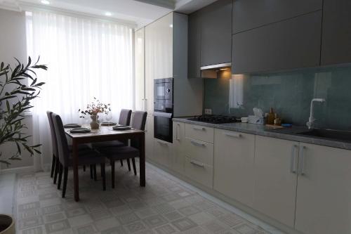 Grandstay - Spacious Family 2br With Playground Yard Work Space Close To Airport Park And Downtown - Chișinău