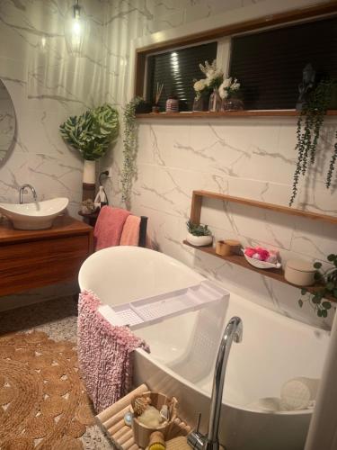 High Garden Sleeps 12 No Cleaning Fee Pets Welcome - Echuca