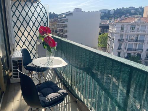 Room With Private Bathroom & Wc , Balcony & Air Conditioning - Nice Centre, 5 Min From Sea & Promena - Nice