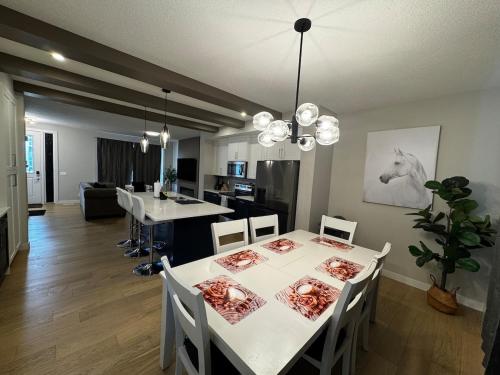 Newly Built 3 Bedroom Sundown Home With Ac - Cochrane