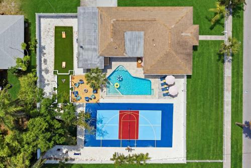 Sleeps 10 Pickleball Pool Tiki Bar Games - Lake Sawyer, Parrish