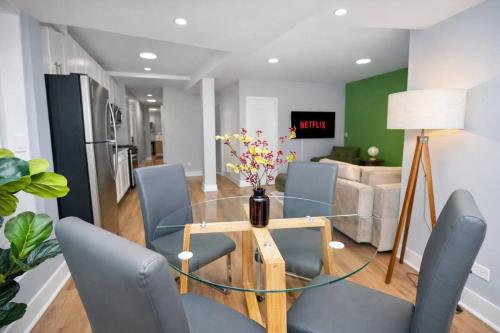 Cozy 3br Chicago Garden Apartment Near Loyola & Downtown - Loyola - Chicago