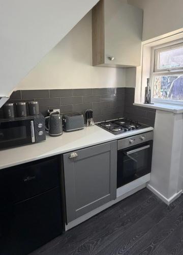 Central 2 Bed House - Huddersfield