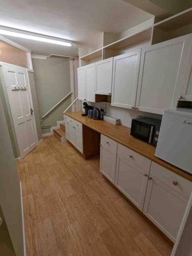 Lovely Comfortable Available In Hereford - Hereford