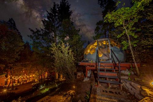 Stargazing Dome With Forrest Cottage On Lakefront Property - Bass Lake, CA