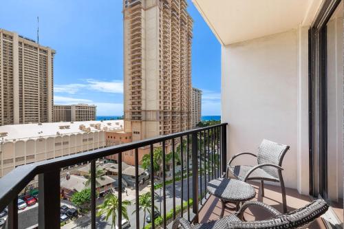 Palms At Waikiki By Chase 'N Rainbows - Studio Partial Ocean View #702 - Honolulu, HI