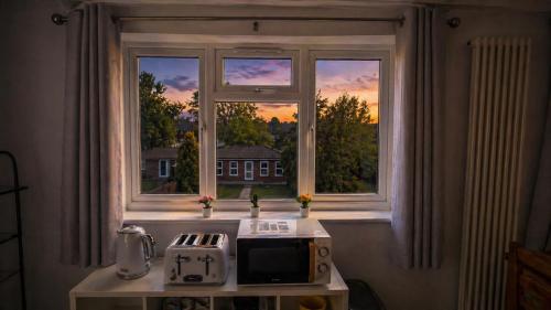 Valuestays Self Contained Studio Windsor Legoland - Slough