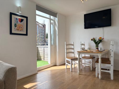 Two Floor Flat In Town Center - Kenilworth Castle and Elizabethan Garden