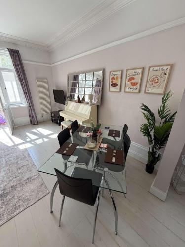 Guildford Apartment With Free Parking & Garden - Guildford, UK