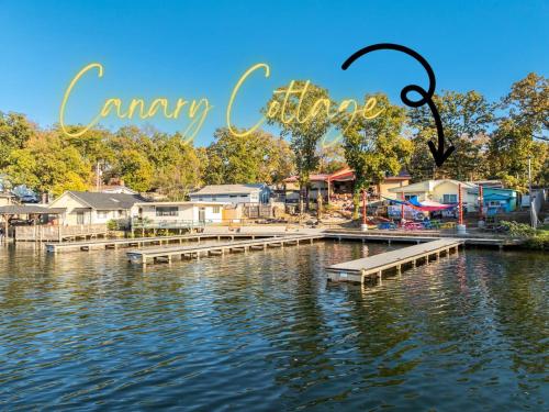 Canary Cottage, Lakefront King Suite With Hot Tub At Sam's Pizza - Arkansas