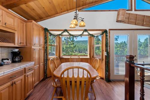 Monterey Mountain View Cabin - Forest Falls, CA