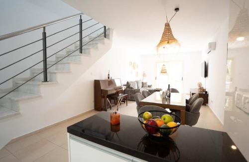 Casa Elisa With Terrace & Garden & Big Pool Area - Paphos