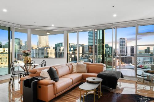 Luxe 3br Penthouse North Terrace Cbd, Parking & City Views - 阿得雷德