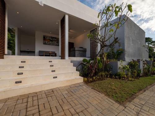 Prawara Uluwatu - Uluwatu