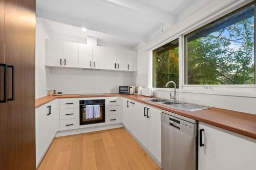 Relaxing Nature Retreat In Beautiful Heathmont - Bayswater
