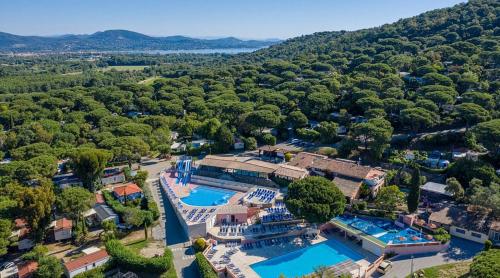 Mobil-home Moderne Avec Cuisine Exterieure A Gassin Golfe De Saint-tropez - Gassin