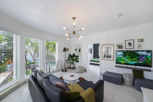 8040 Harding Apts - Miami Beach