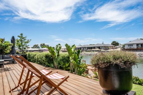 Lazy Days At Lake Dayz - Serene Waterfront Escape - Victor Harbor