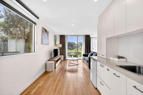 Resort Studio 178 - Pool Access Walk To The Beach - Geelong