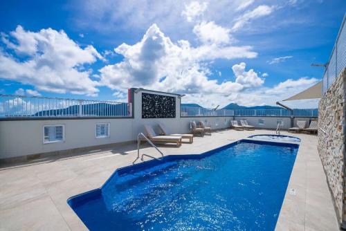 'Seaside Azul' A Central Studio With Rooftop Pool - Cairns