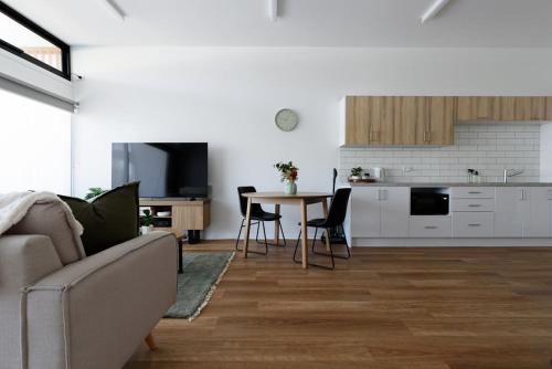Modern Studio Near Burnie | Cozy & Bright - 伯爾尼