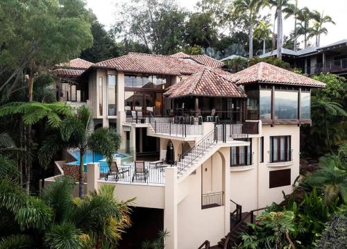 Sophisticated Tropical Villa With Infinity Pool - Port Douglas