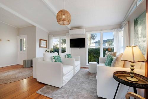 Forrest Hill Oasis With Pool, Spa And Bbq - Auckland