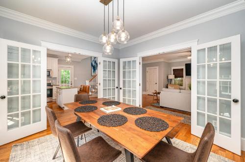 Luxury South End Retreat - Hot Tub - 4 Bedrooms - Charlotte, NC