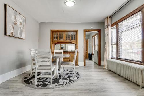 Explore Minneapolis! Pet-friendly Home W/ Sunroom - Lake Arrowhead, Circle Pines