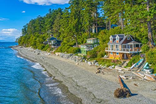 2br Beachfront Cottage W/ Grill & Expansive Deck - Point Roberts, WA