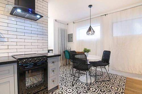 Beautiful Studio Apt Near Beverly Hills With Kitchen And Washer And Dryer - Beverly Hills, CA