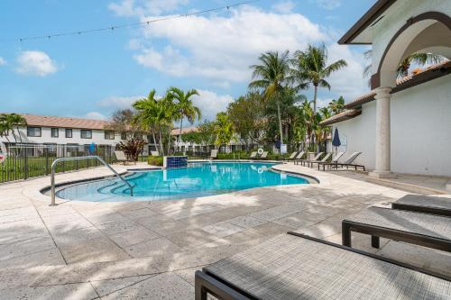 Newly Renovated Delray Beach Townhome - Delray Beach, FL